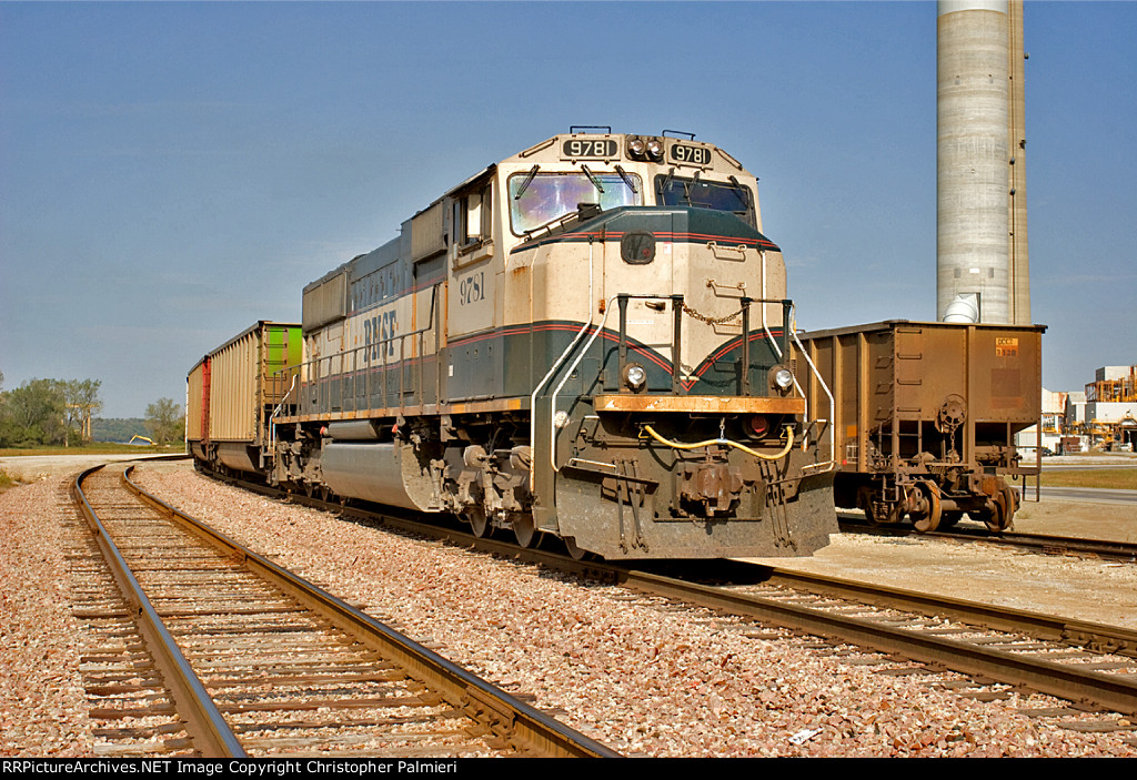 BNSF 9781 Unloads C-BTMSAI9-34